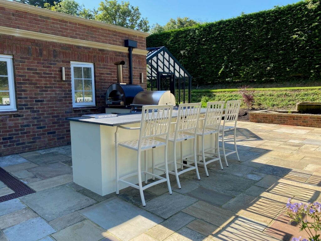 Outdoor Kitchen Trends For Summer | Luxury Outdoor Furniture